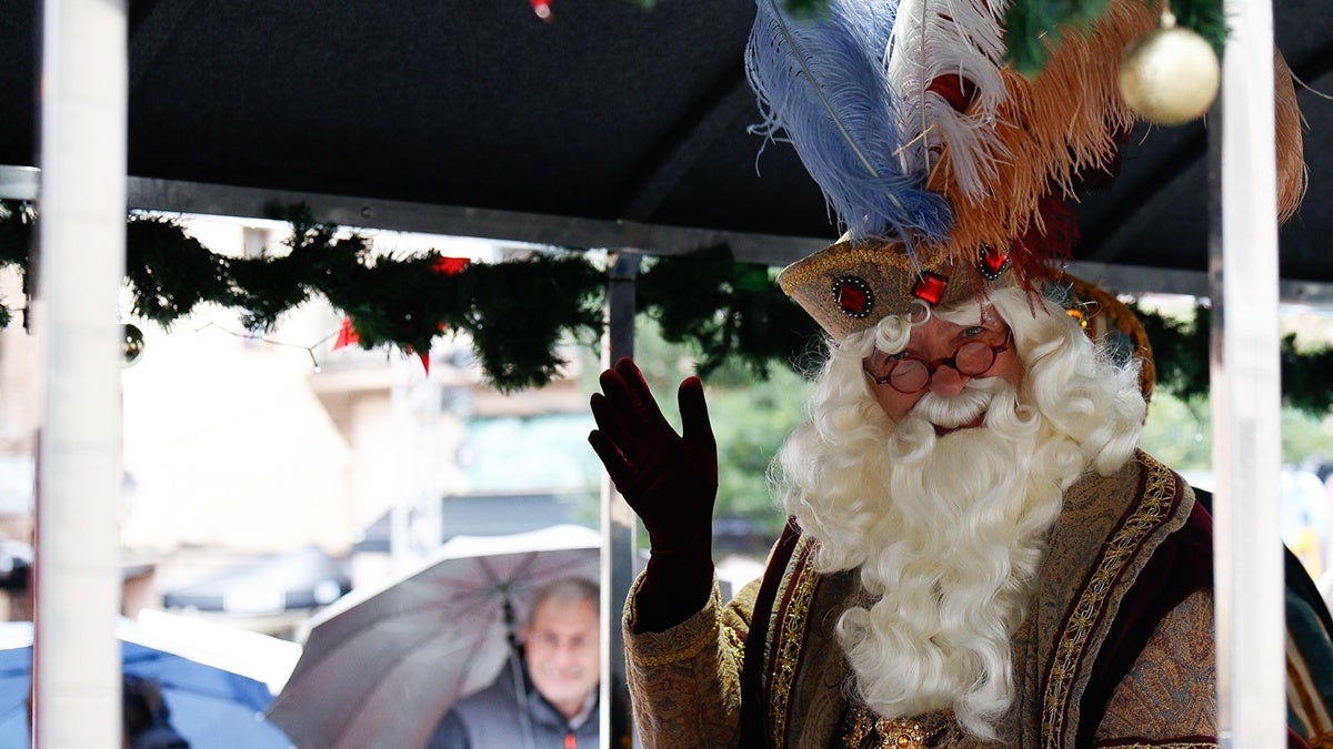 La pluja no frena l'Ambaixador Reial, que ja és a Sabadell