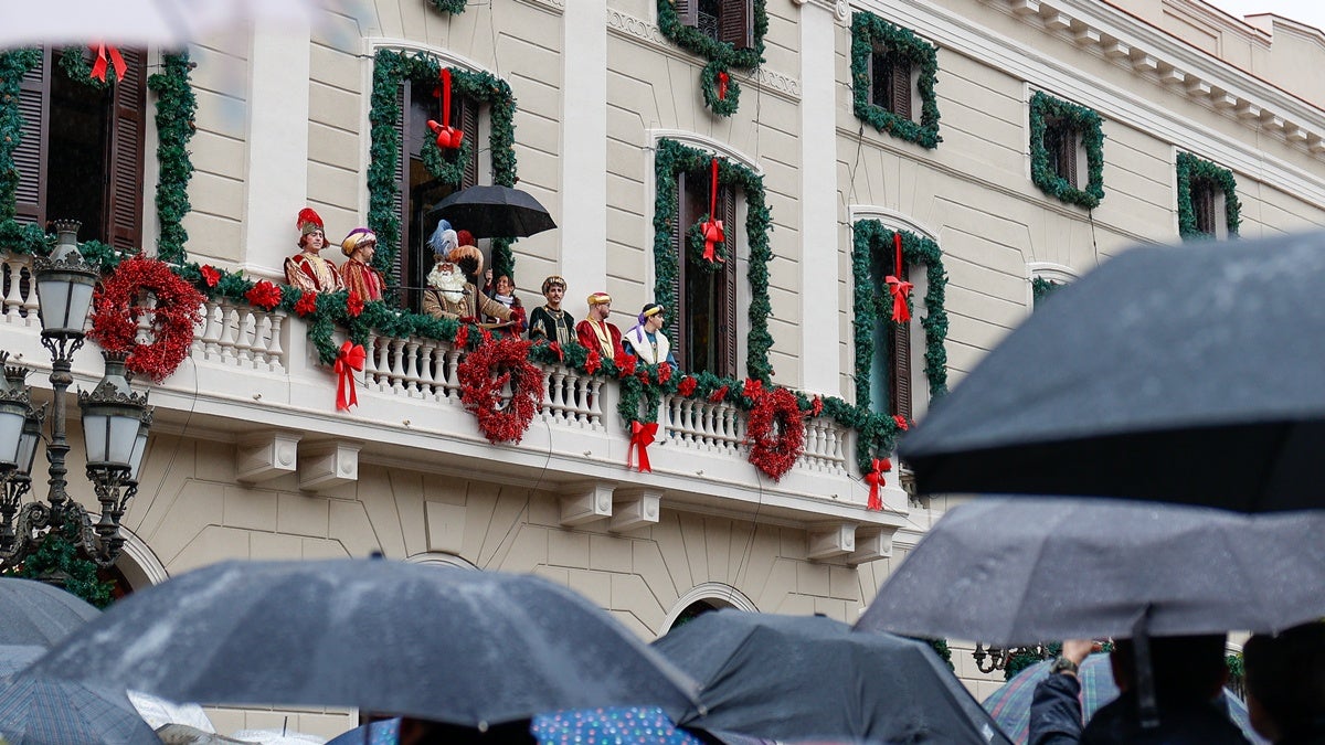 La pluja no frena l'Ambaixador Reial, que ja és a Sabadell